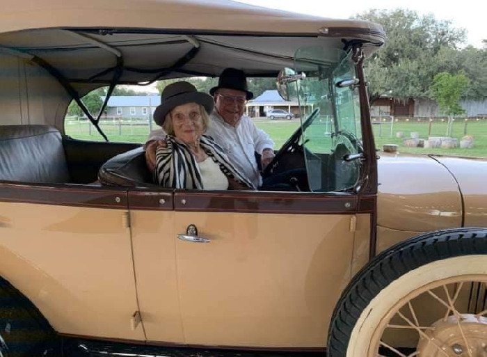 Byron & Luella Crofut Arena :: Sidney Hawk Equine